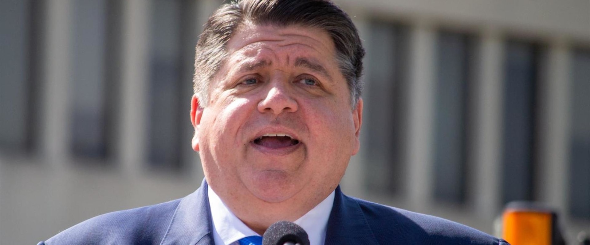 How Does the Government of Chicago, Illinois Generate Revenue?